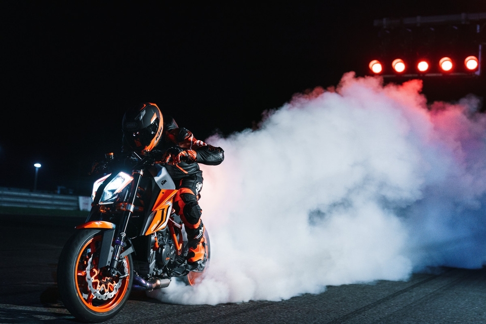 KTM 1290 Super Duke R Evo 2022 : la bête s'améliore encore