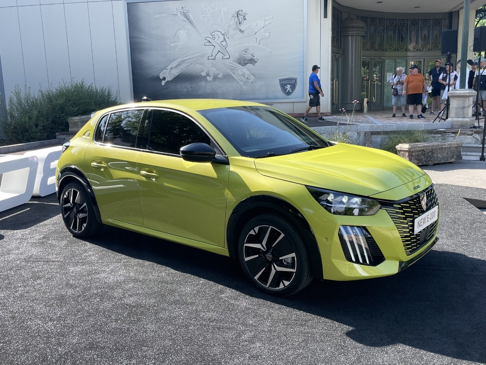 Présentation vidéo - Nouvelle Peugeot 208 restylée (2023) : plus jolie ...