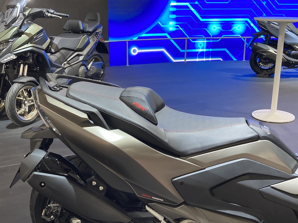 Salon de Milan 2021 - Kymco AK 550 (2022) : des évolutions en approche