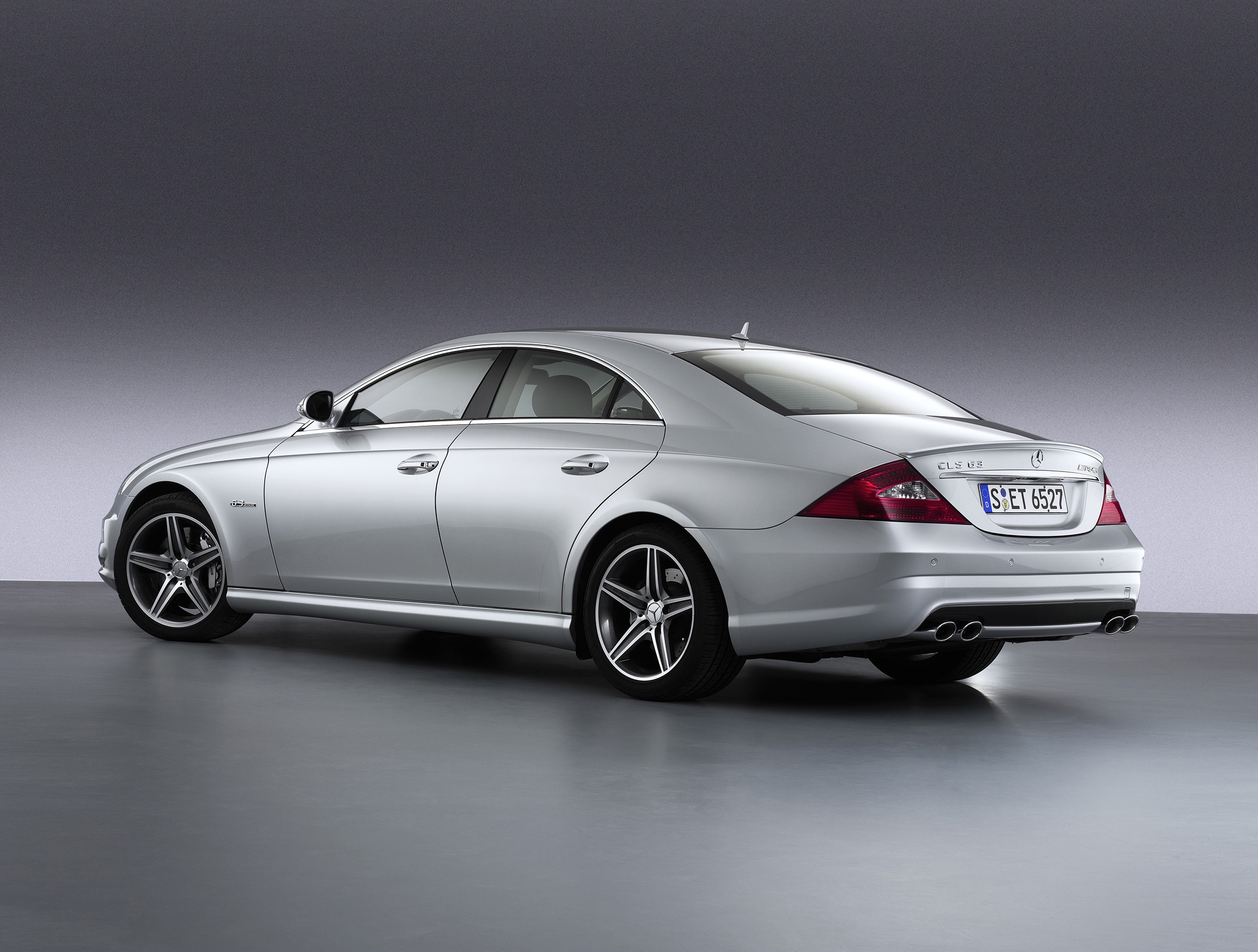 Mercedes-Benz CLS AMG (2005-2010) : carrosserie sculpturale, moteur ...