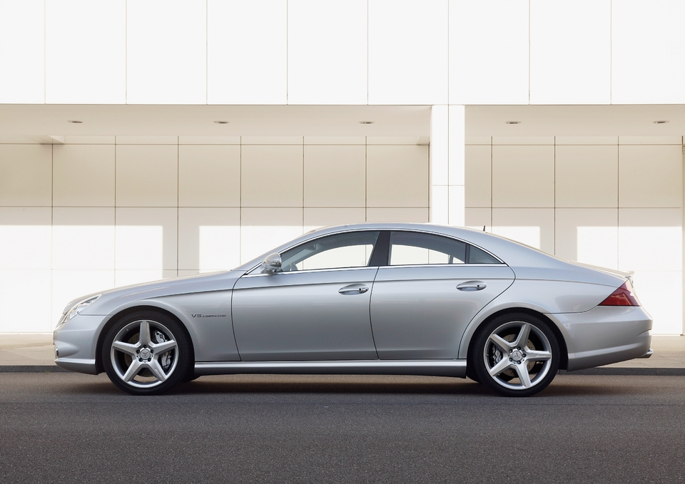 Mercedes-Benz CLS AMG (2005-2010) : carrosserie sculpturale, moteur ...
