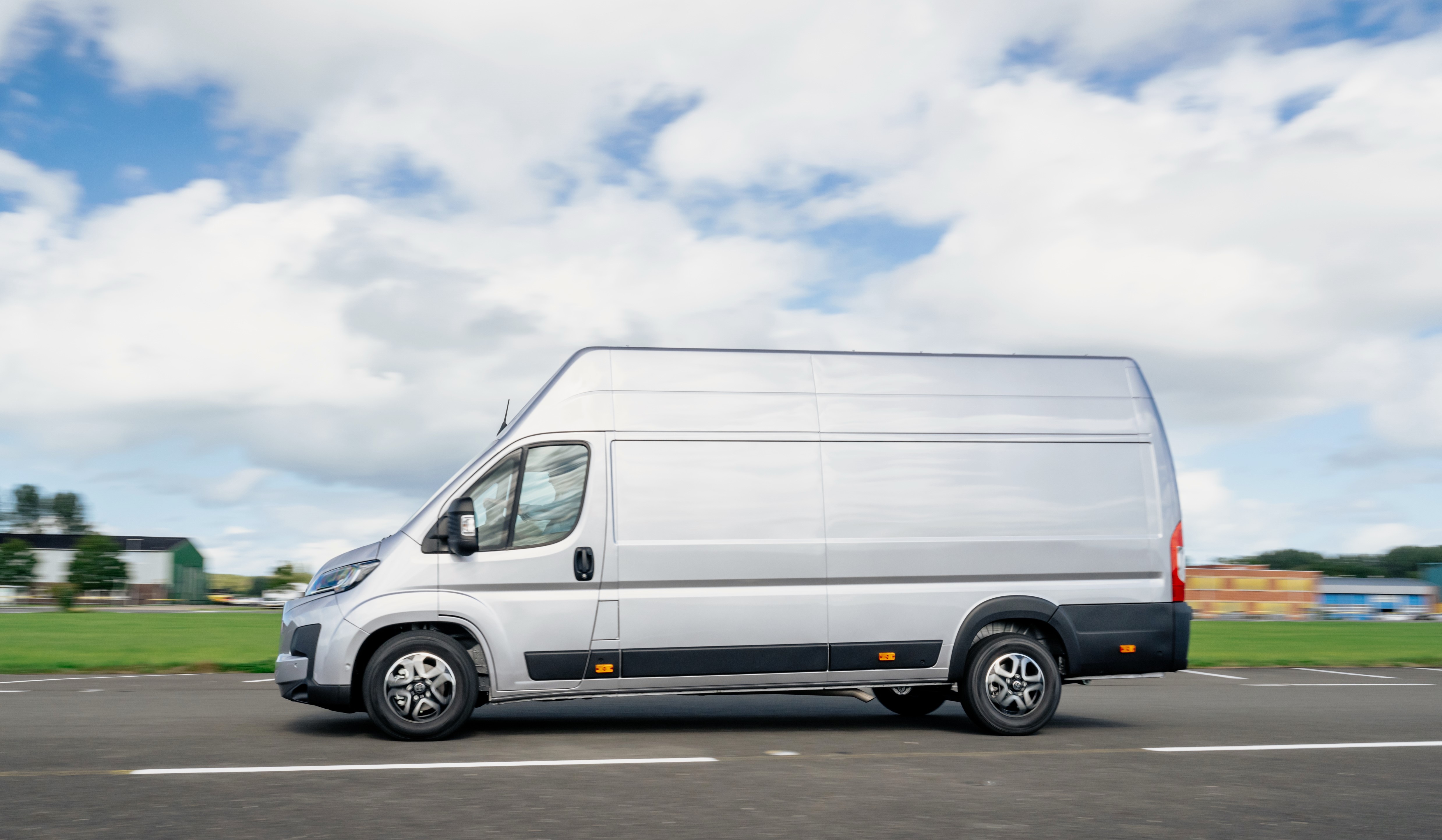 Avec le Proace Max, Toyota complète sa gamme avec un grand fourgon - Page 4
