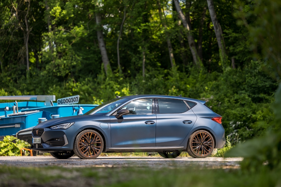 Comparatif – Cupra Leon e-Hybrid 245 ch vs Audi A3 Sportback 45 TFSI e ...