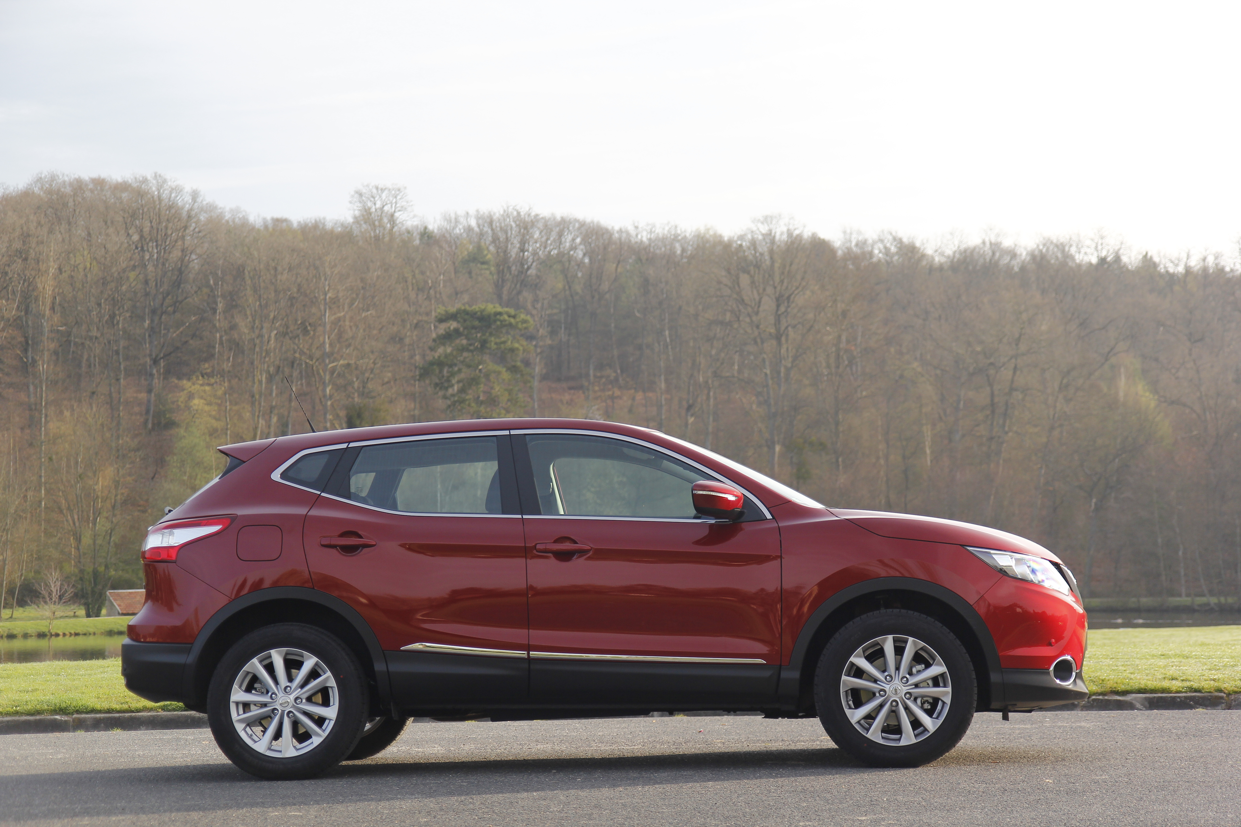Comparatif vidéo - Nissan Qashqaï vs Peugeot 3008 : quand la copie ...