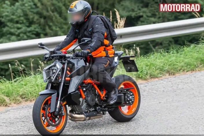 Actu moto et scooter de la semaine : la BMW R 1300 GS, la Brixton Cromwell 1200 X, la KTM Super ...