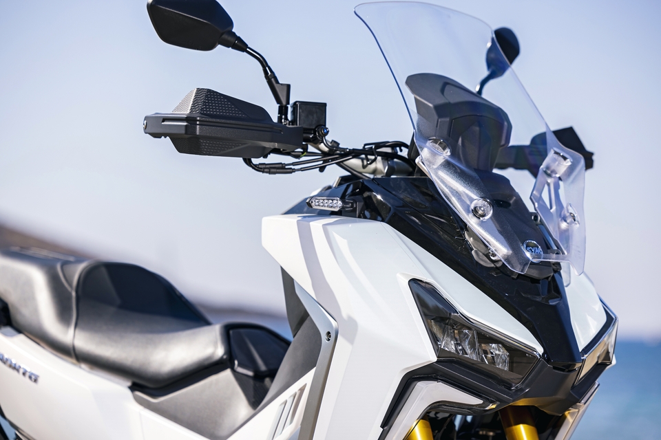 Le Sym ADXTG 400 est-il vraiment un concurrent de taille pour les Honda ...