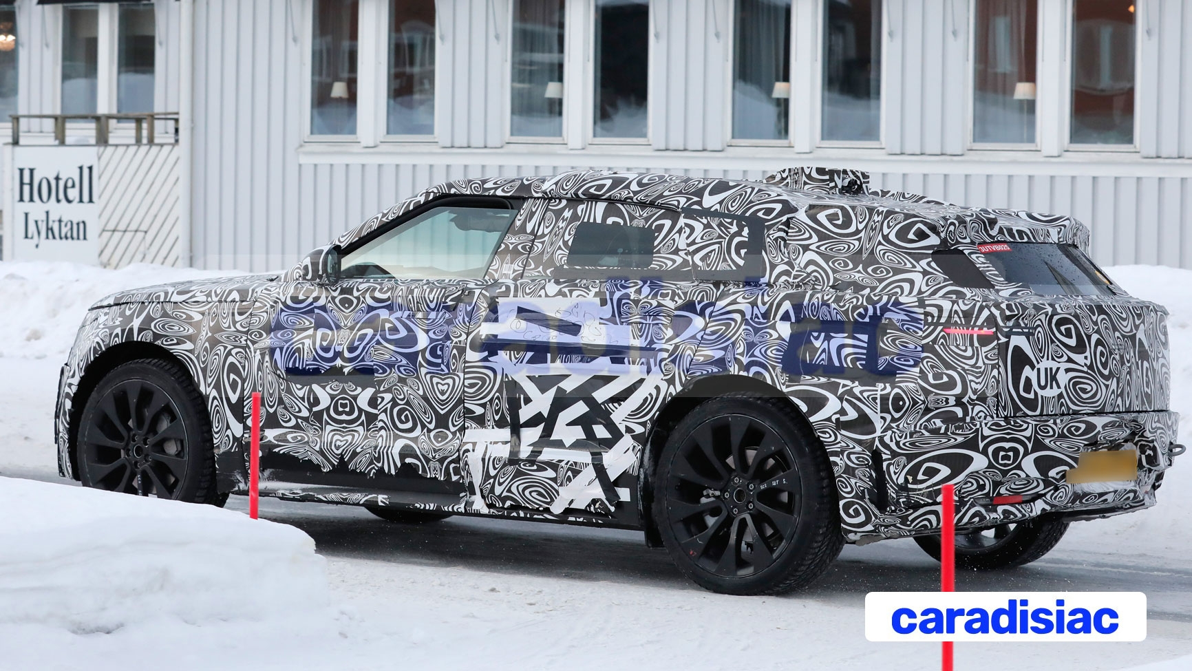 Range Rover soigne son passage à l’électrique en préparant un Velar sur ...