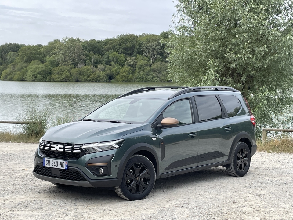 Essai - Dacia Jogger hybrid Extreme (2023) : le luxe accessible