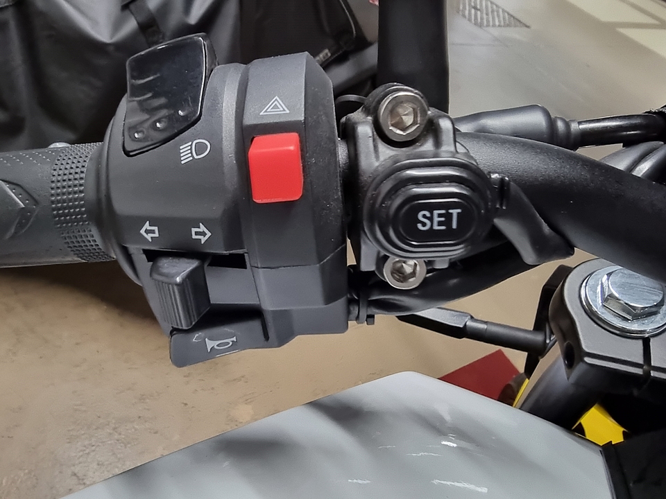 Essai - Lexmoto RSS 125 : roadster scrambler pour droitiers*