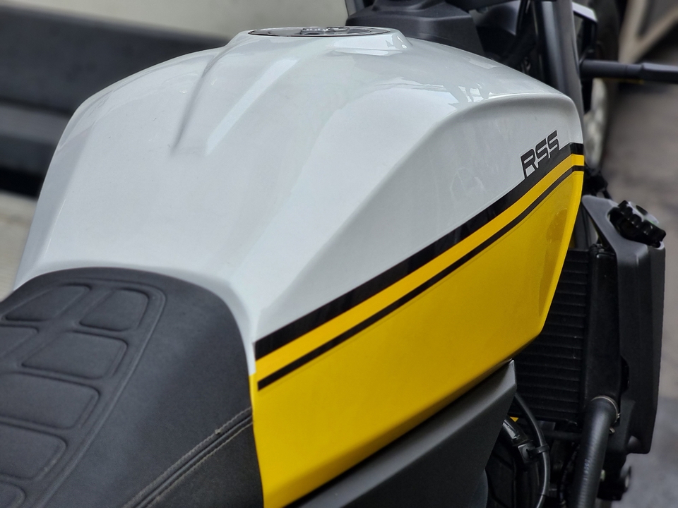 Essai - Lexmoto RSS 125 : roadster scrambler pour droitiers*
