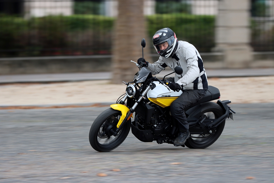 Essai - Lexmoto RSS 125 : roadster scrambler pour droitiers* - Page 2