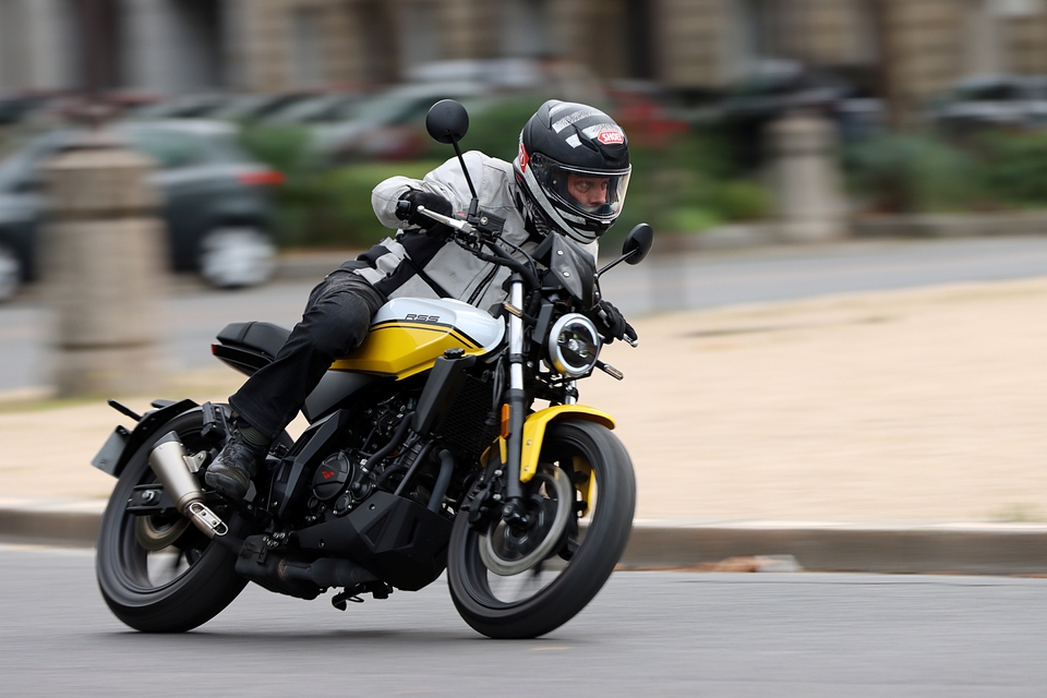 Essai - Lexmoto RSS 125 : roadster scrambler pour droitiers* - Page 2
