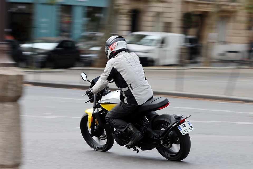 Essai - Lexmoto RSS 125 : roadster scrambler pour droitiers* - Page 2