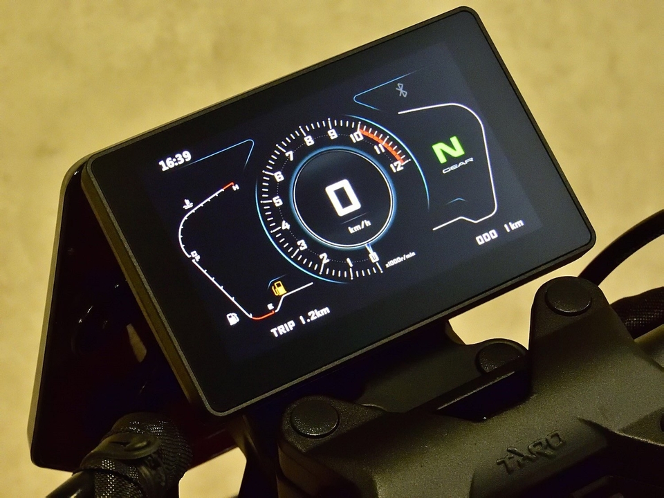 Essai - Lexmoto RSS 125 : roadster scrambler pour droitiers*