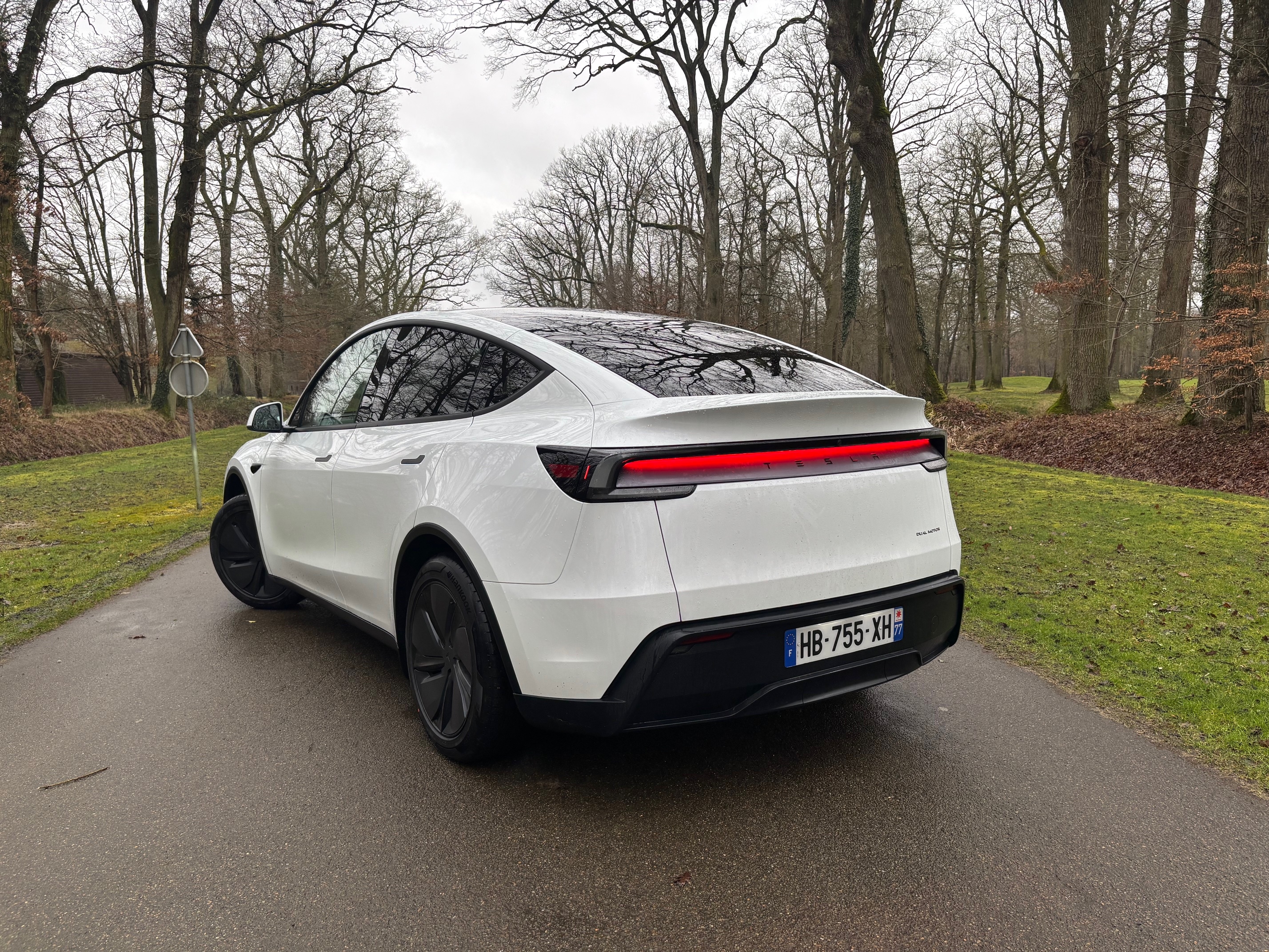 Tesla Model Y Grande autonomie Transmission intégrale: c'est pourtant ...