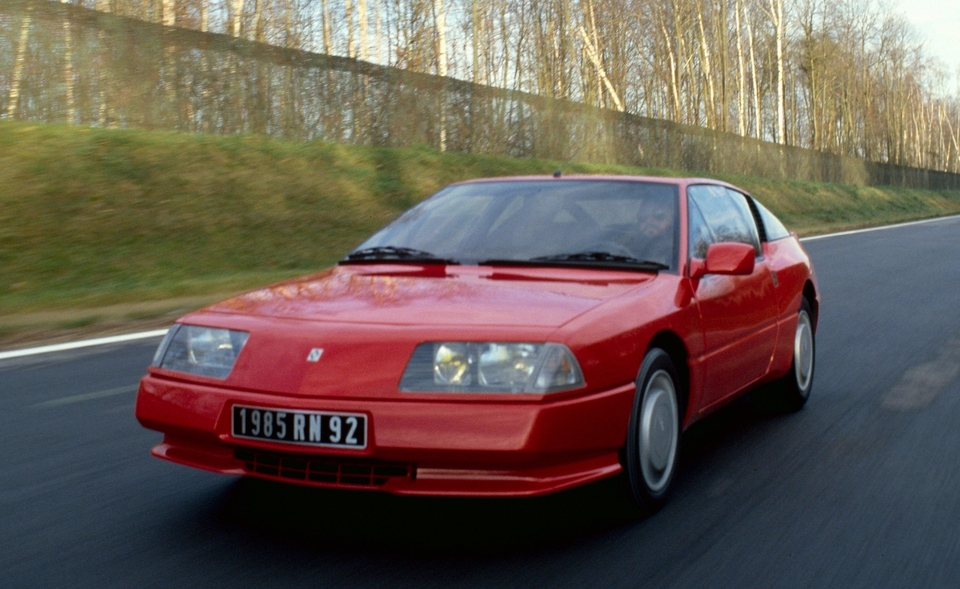 Douce, sûre, performante et confortable en usage courant, l'Alpine V6 ...