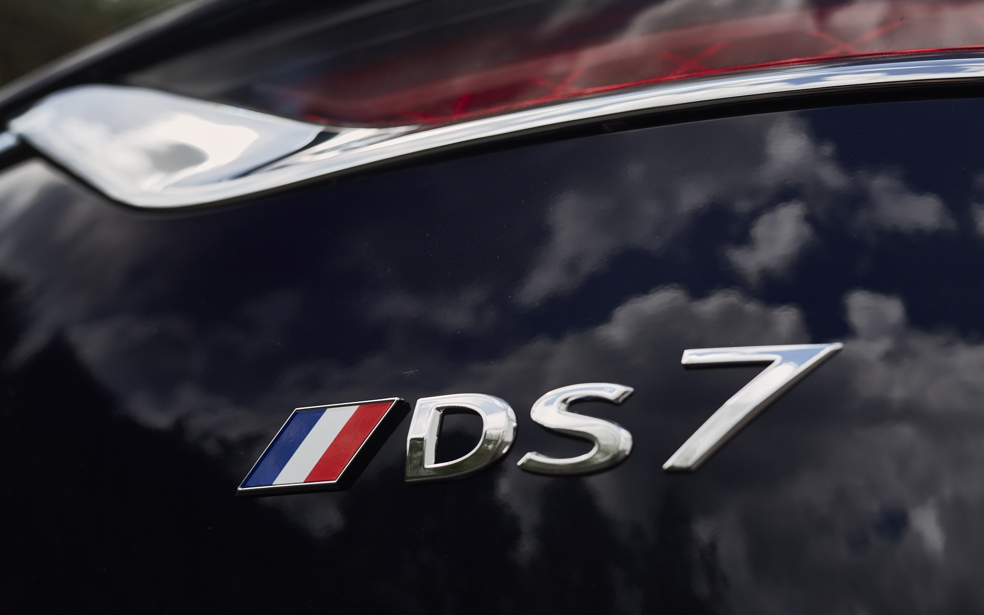 Passation de pouvoir : Emmanuel Macron a choisi le DS 7 Crossback pour ...