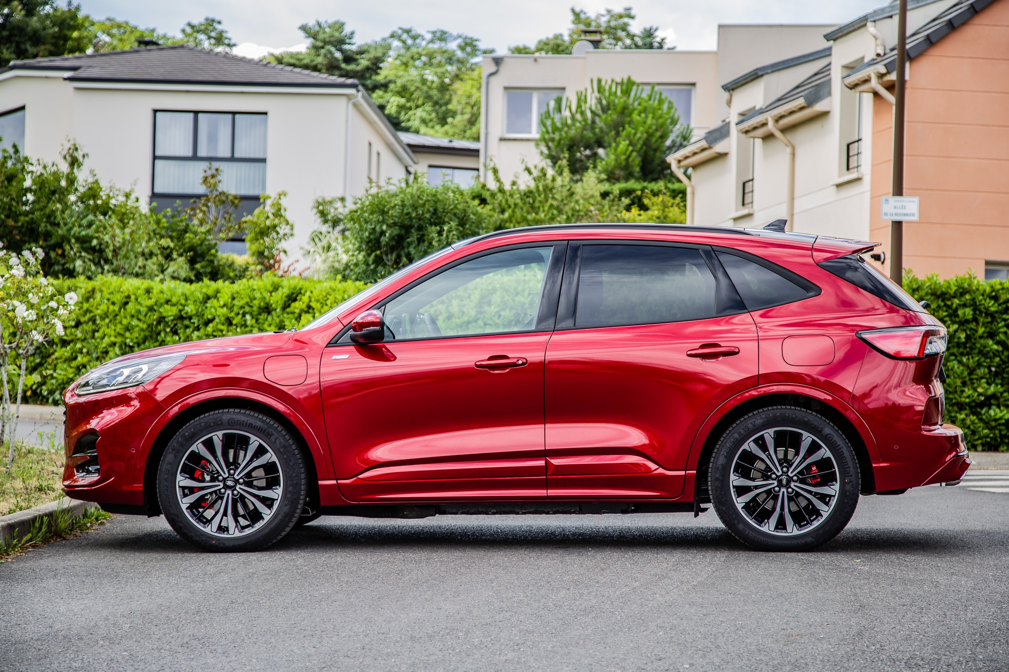 Comparatif - Ford Kuga PHEV VS Opel Grandland X Hybrid 225 : duel ...