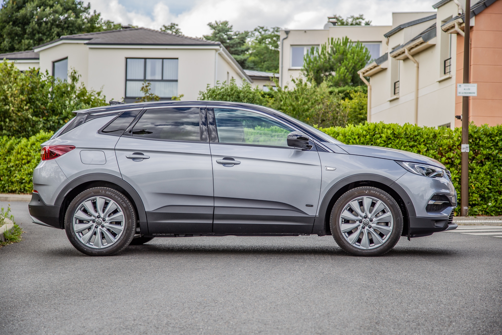 Comparatif - Ford Kuga PHEV VS Opel Grandland X Hybrid 225 : duel branché