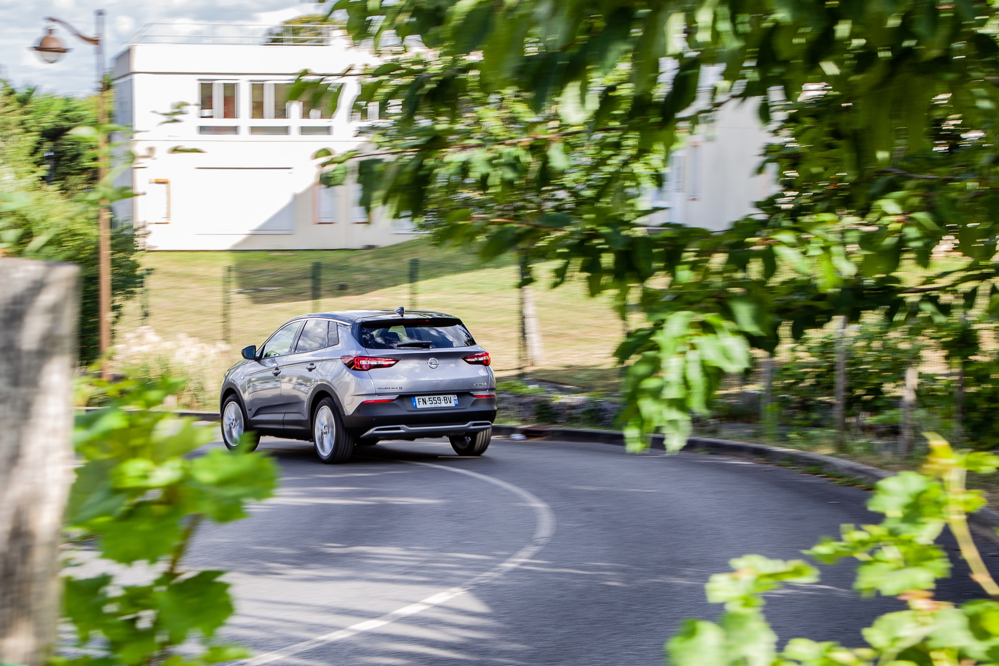 Comparatif - Ford Kuga PHEV VS Opel Grandland X Hybrid 225 : duel ...