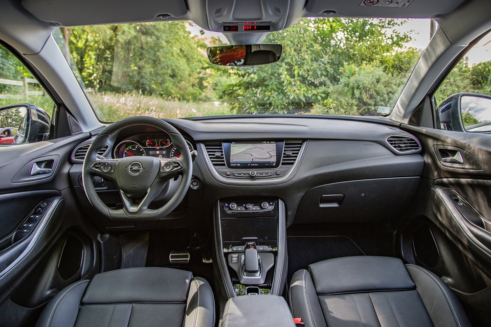 Comparatif - Ford Kuga PHEV VS Opel Grandland X Hybrid 225 : duel branché