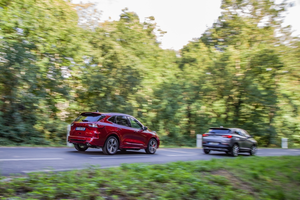 Comparatif - Ford Kuga PHEV VS Opel Grandland X Hybrid 225 : duel ...