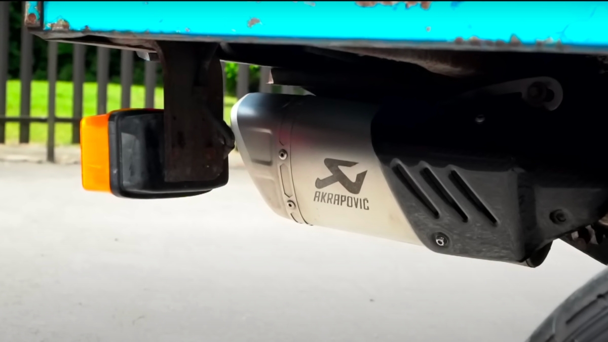 Un Piaggio Ape boosté par un moteur de Suzuki Hayabusa