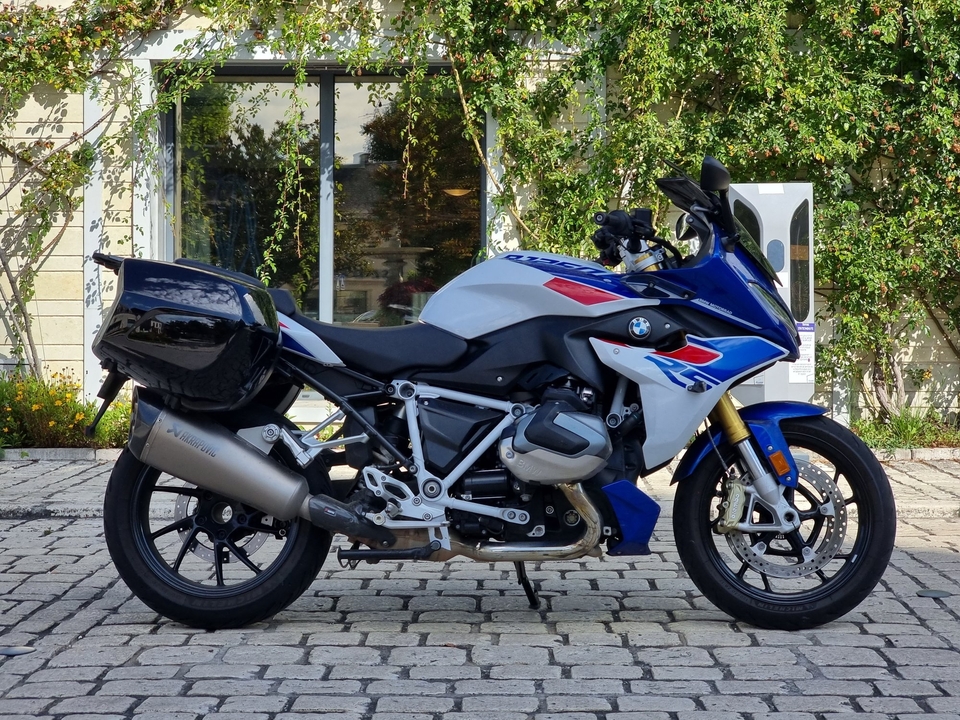Essai - BMW R1250 RS mod. 2023 : 2 000 km avec guidon, bulle & valises