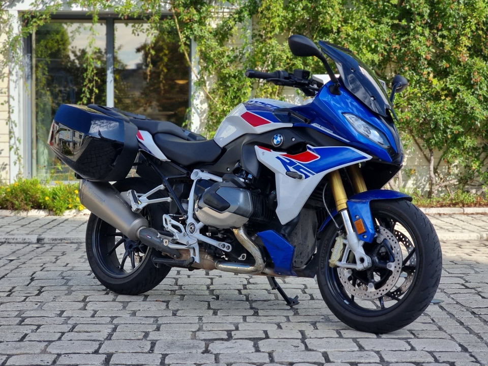 Essai - BMW R1250 RS mod. 2023 : 2 000 km avec guidon, bulle & valises