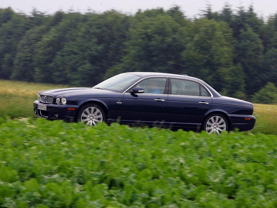 Jaguar XJ X350 (2003-2009), ligne classique et technologie de pointe, dès 8 000