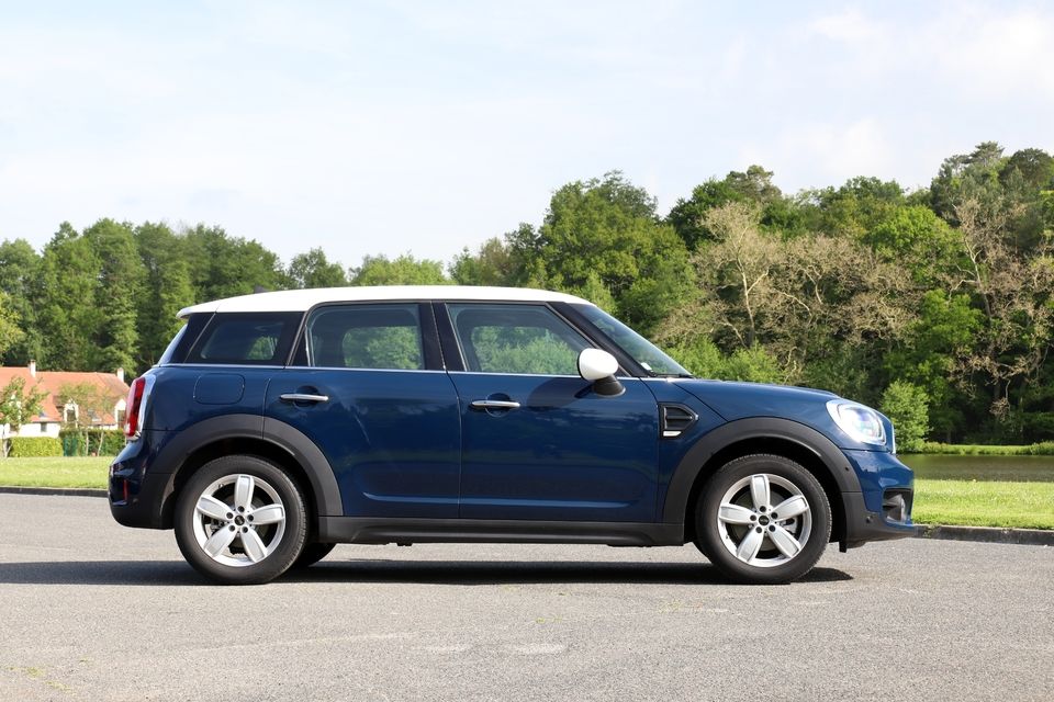 Comparatif vidéo - Audi Q2 vs Mini Countryman : élite populaire