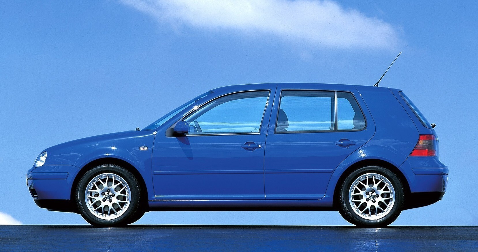 On ne peut pas dire que la VW soit beaucoup plus sexy que la Fiat, mais ...