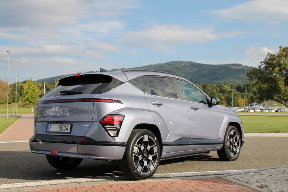 Essai vidéo – Hyundai Kona Electric (2023) : en progrès seulement sur ...