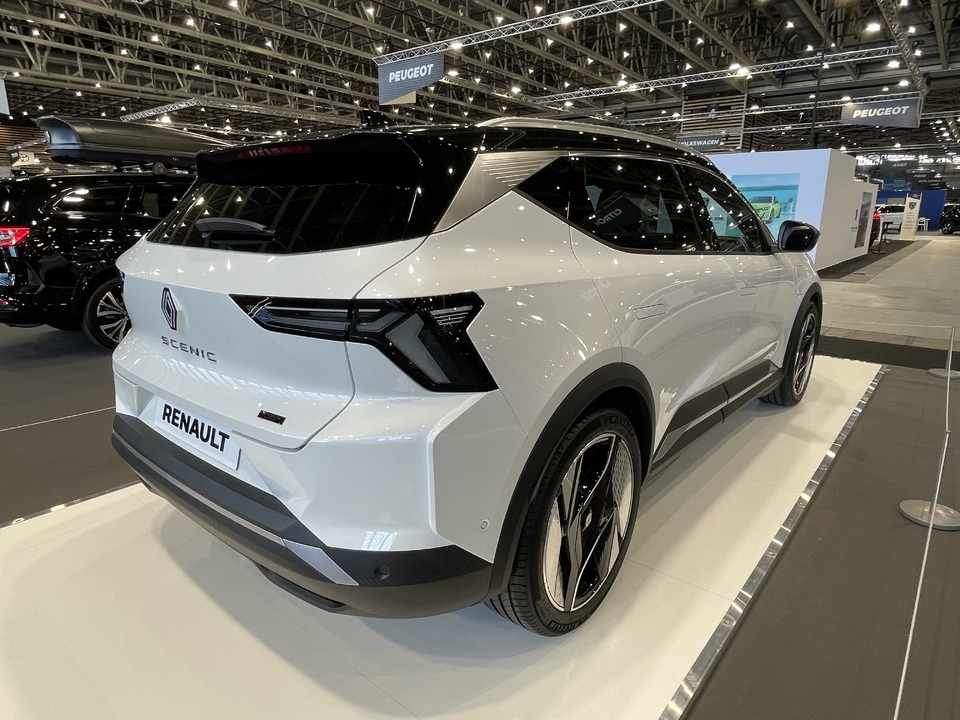 Nouveau Renault Scénic : en mode SUV électrique ! En direct du salon de ...