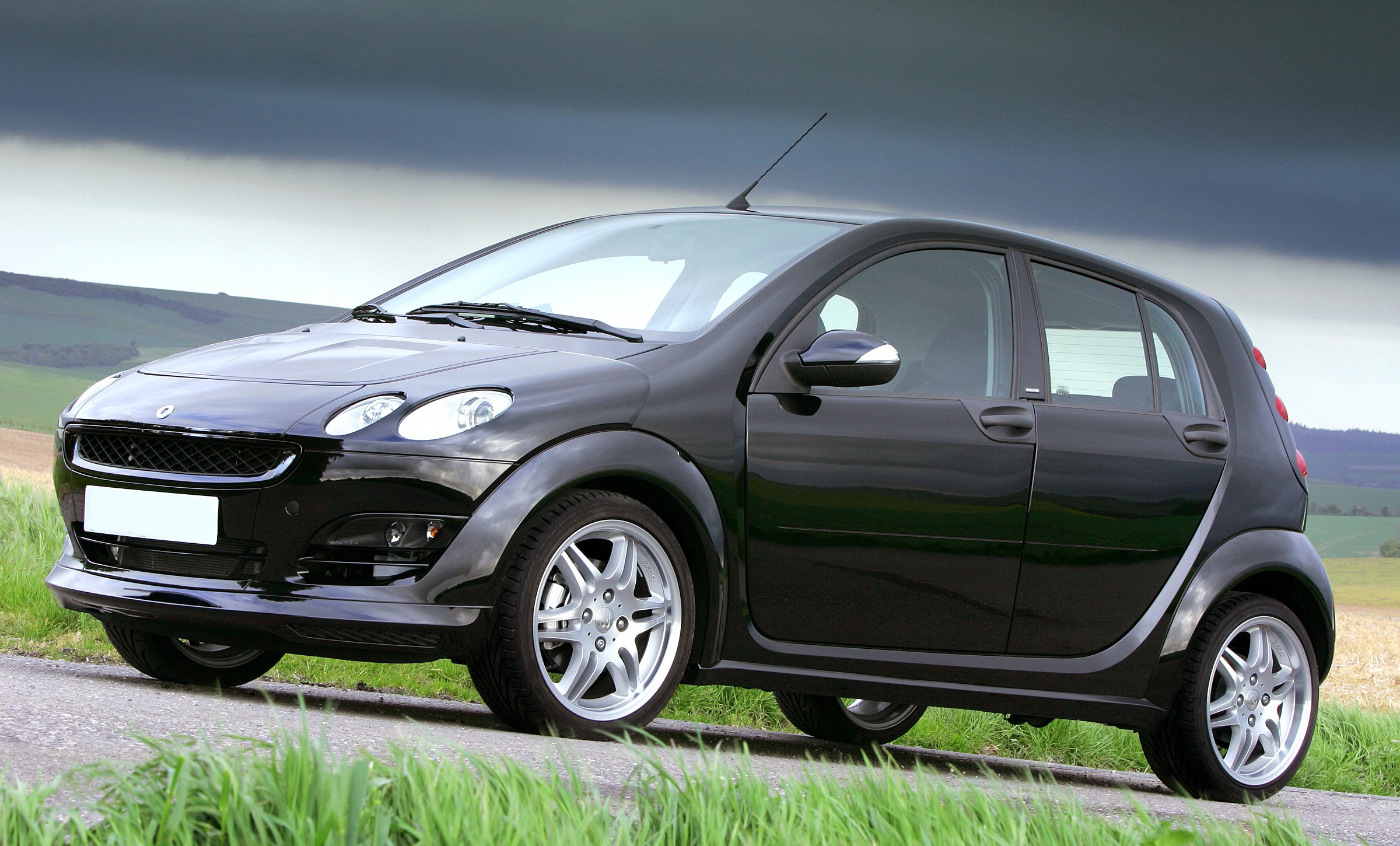 Début 2005, Smart commercialise la Forfour Brabus révélée l'année ...