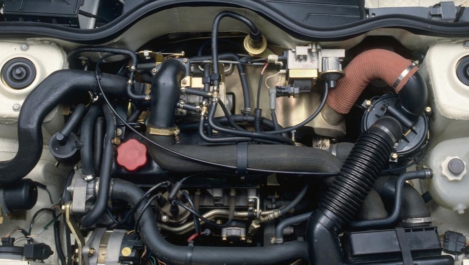 Lancia Delta GTie vs Renault 11 Turbo : des compactes dynamiques et ...