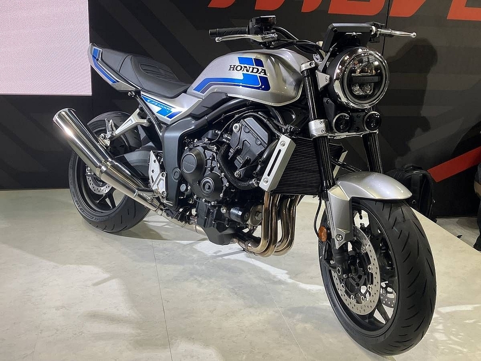 Honda dévoile sa nouvelle CB1000F, la version néo-rétro de la Hornet pour rivaliser avec la ...