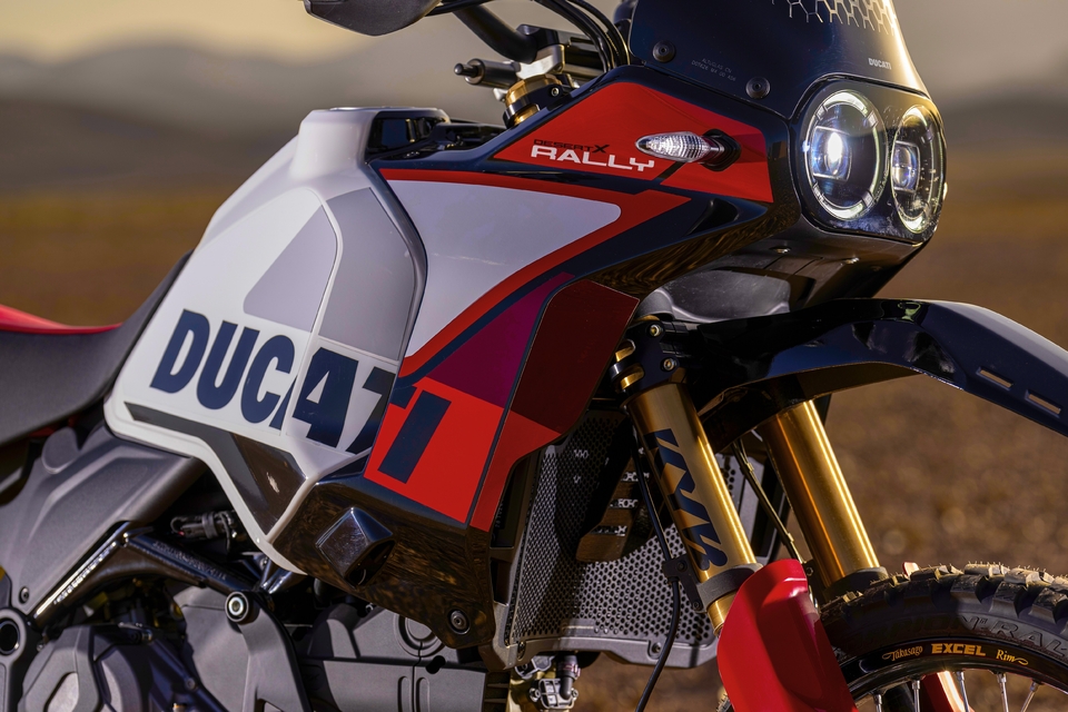 Ducati DesertX Rally : Ducati ajoute un trail encore plus aventurier au ...