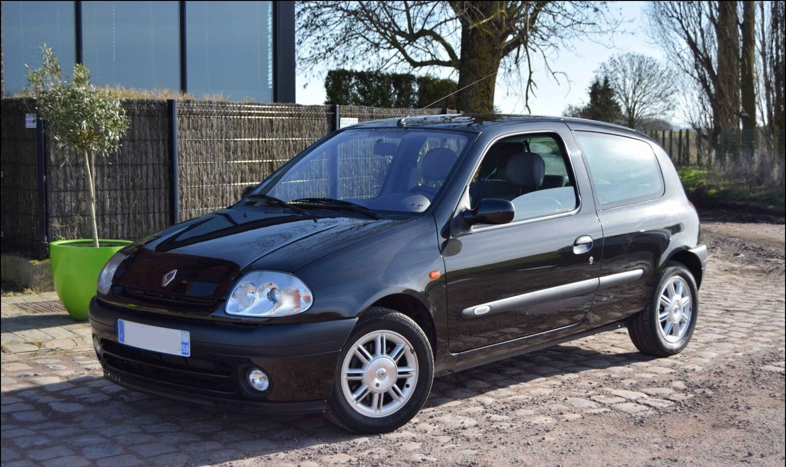 Performances et agrément pour pas un rond ? C’est la Renault Clio II 1. ...