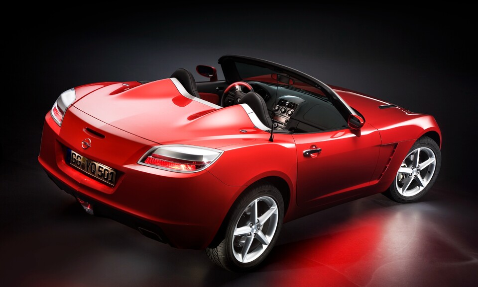 L’Opel GT Roadster, ce mini muscle-car à la ligne de fou