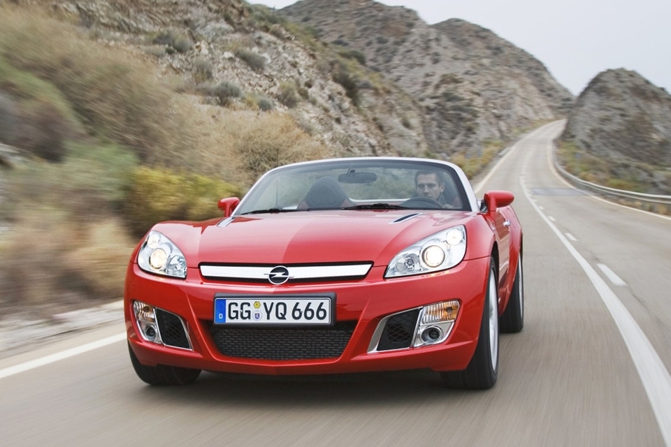 L’Opel GT Roadster, ce mini muscle-car à la ligne de fou