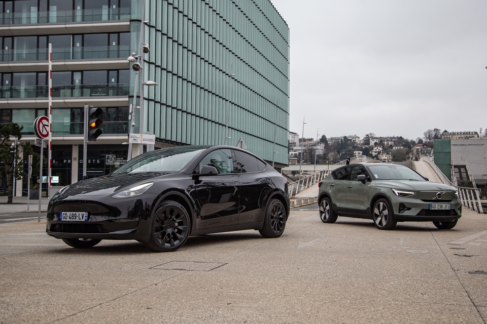 Comparatif - Tesla Model Y VS Volvo C40 : confrontation sur prise