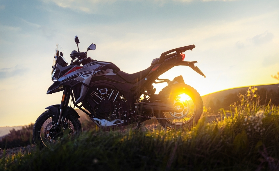 La nouvelle BMW GS, les Triumph Enduro, les embrouilles de KTM, le ...