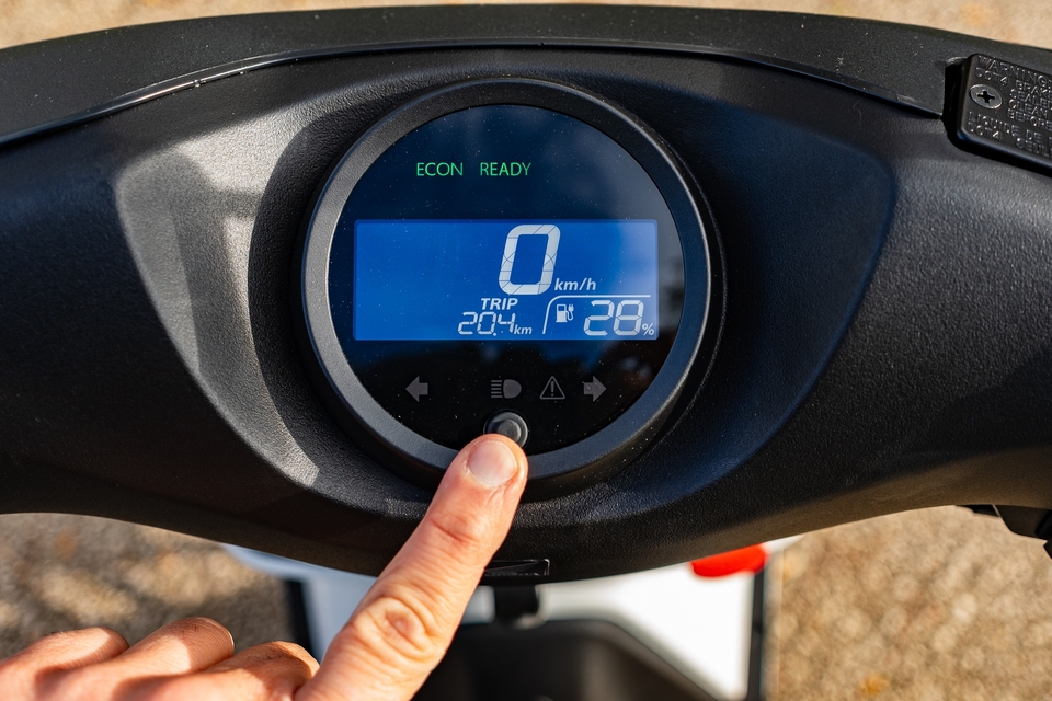 Essai - Honda EM1 e (2023) : le scoot électrique des ados