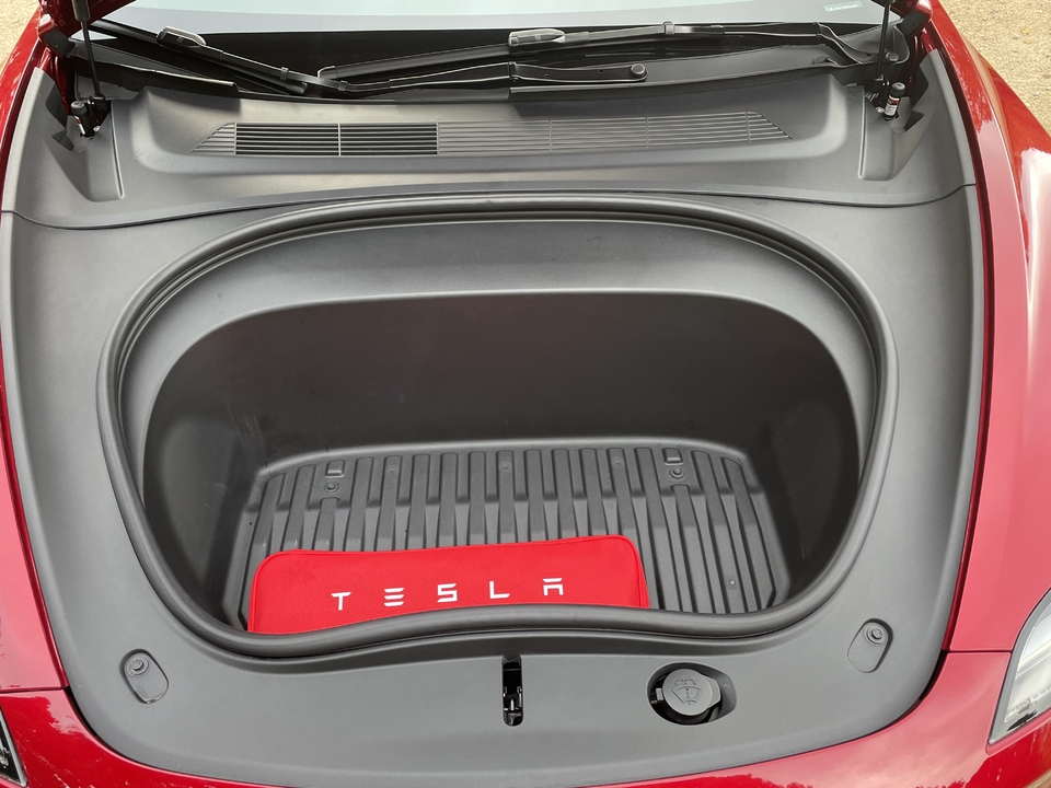 Essai vidéo - Tesla Model 3 (2024) : la référence toujours et encore Essai vidéo - Tesla Model 3 (2024) : la référence toujours et encore