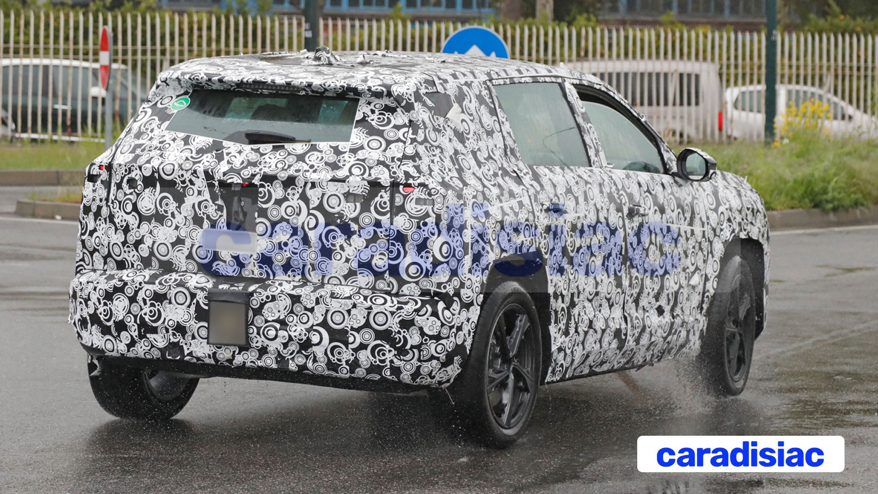 Avant sa présentation imminente, le nouveau Jeep Compass poursuit ses ...