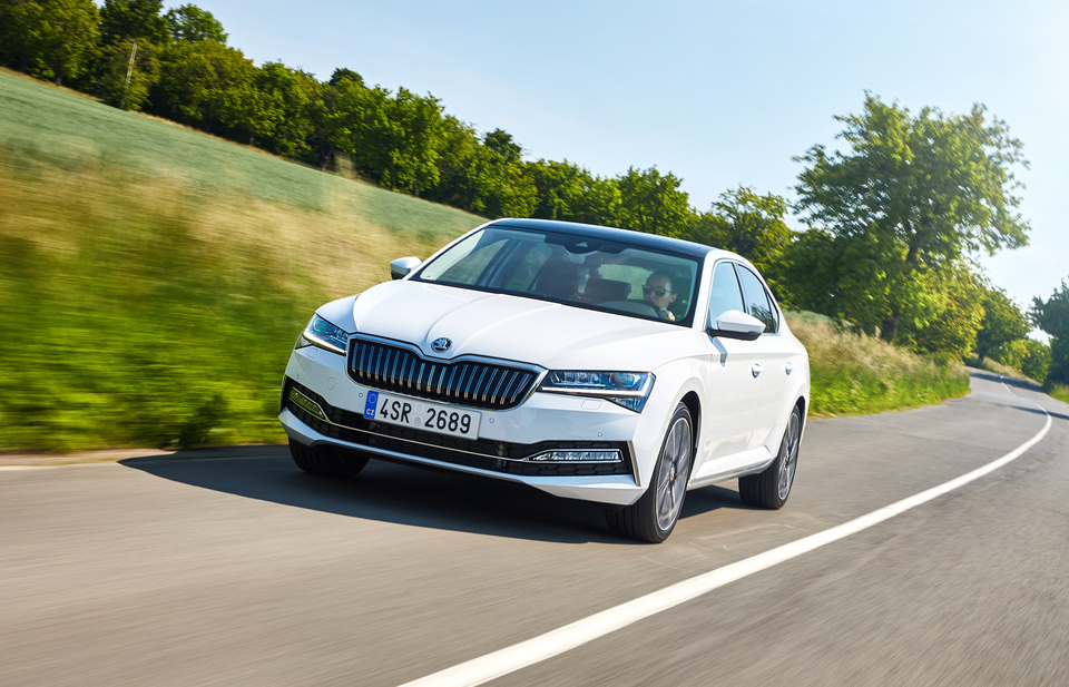 Présentation vidéo - Nouvelle Skoda Superb (2024) : plus belle que la ...