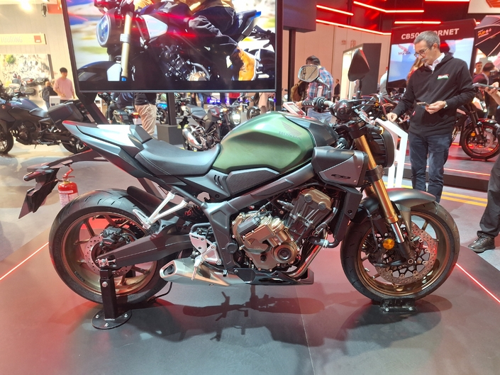 En direct du salon de Milan : Honda CB650R 2024 : la Neo Sport Café se modernise