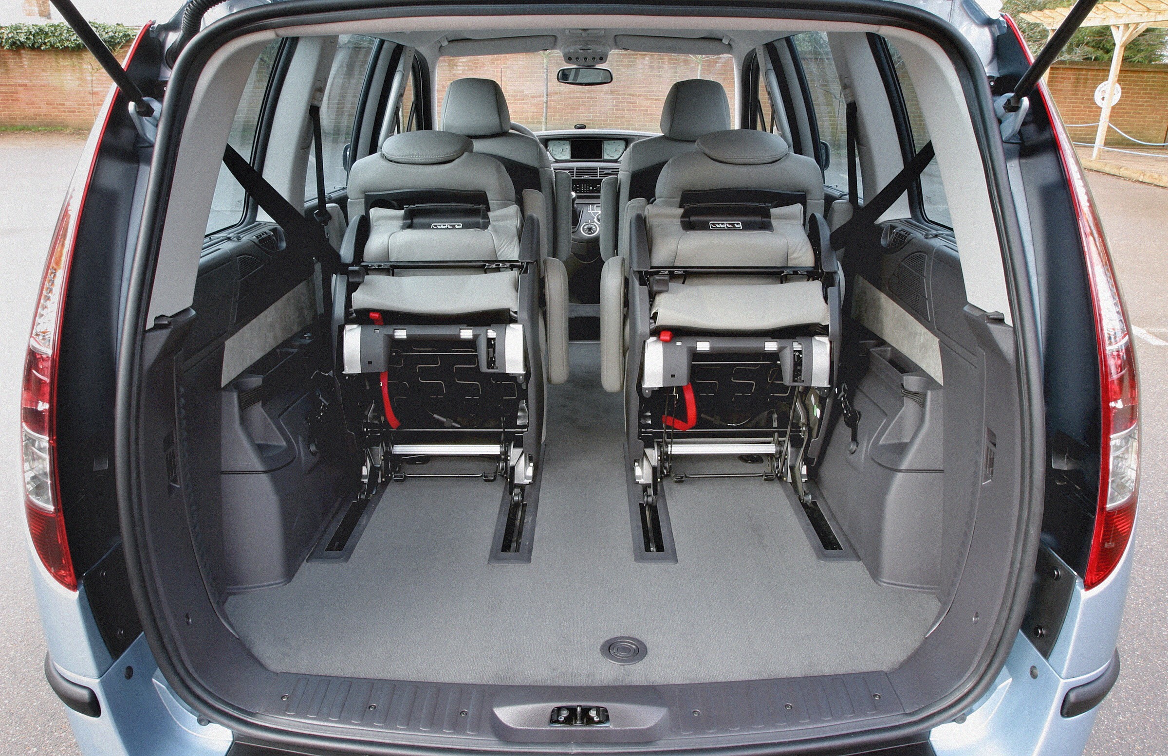 Lancia Phedra 3.0 V6 (2002 – 2006), le monospace le plus chic du monde ...