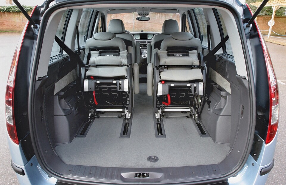 Lancia Phedra 3.0 V6 (2002 – 2006), le monospace le plus chic du monde ...